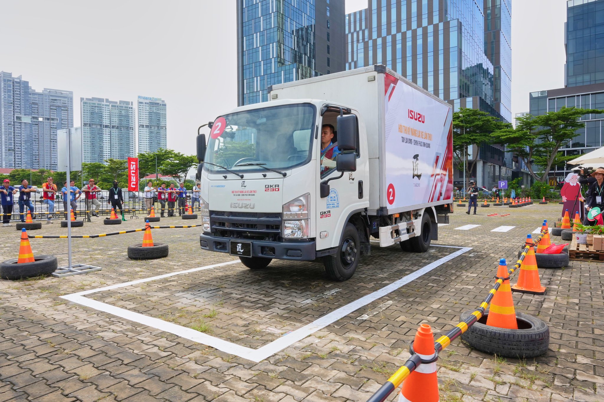 THE 1ST DRIVER SKILL CONTEST: TAKUMI – MASTER OF DRIVERS | ISUZU VIETNAM
